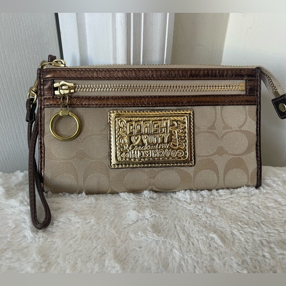 Coach | Bags | Coach Poppy Wallet Euc | Poshmark